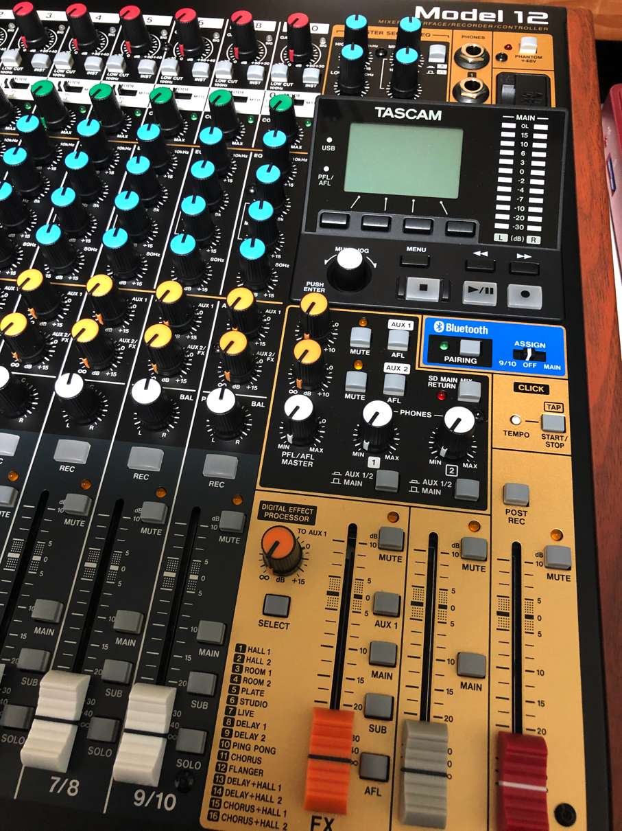 【機材】TASCAM『Model 12』を買う。 – エモノート。